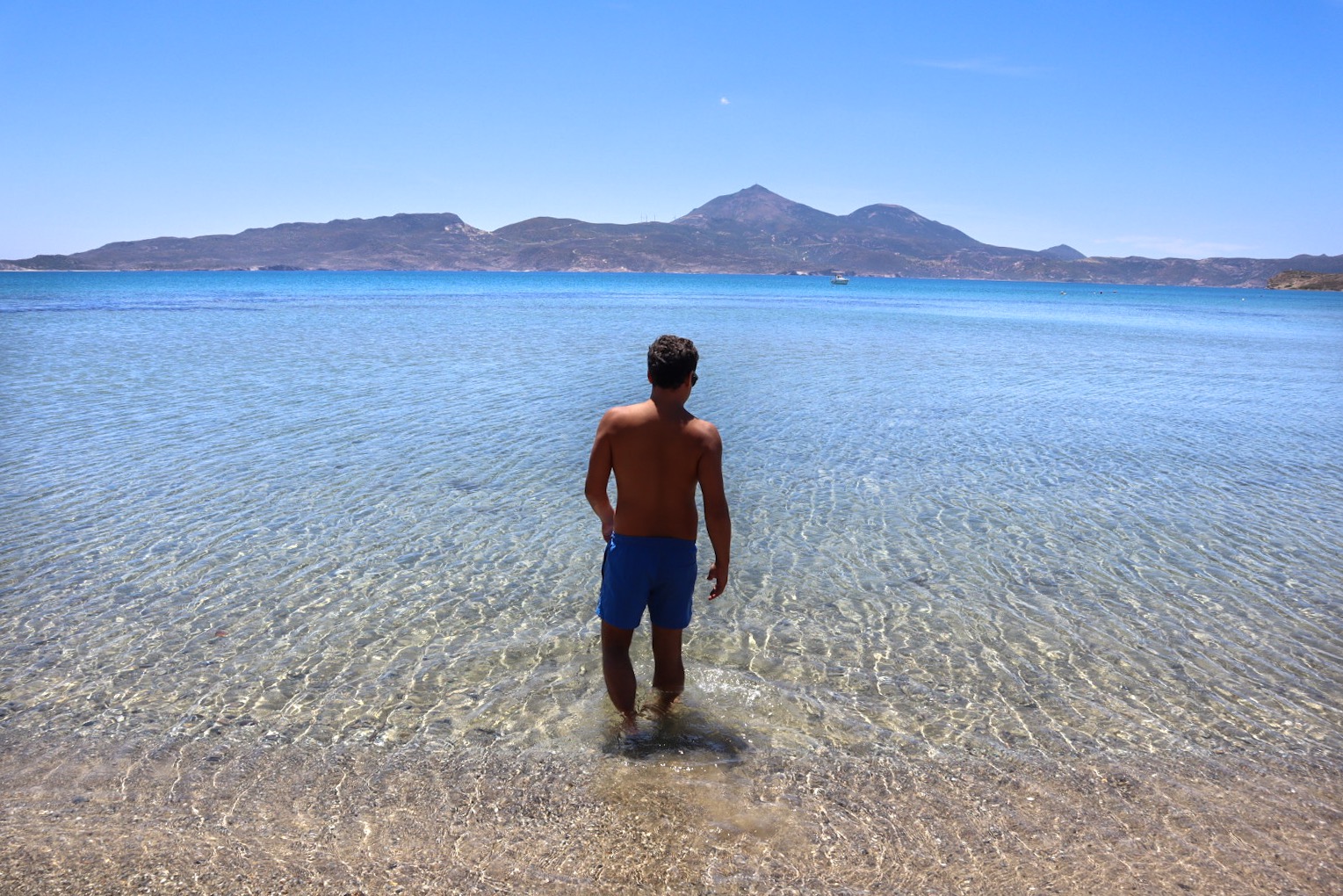 Adamas Milos: Fun Guide to the Seaside Village in Greece