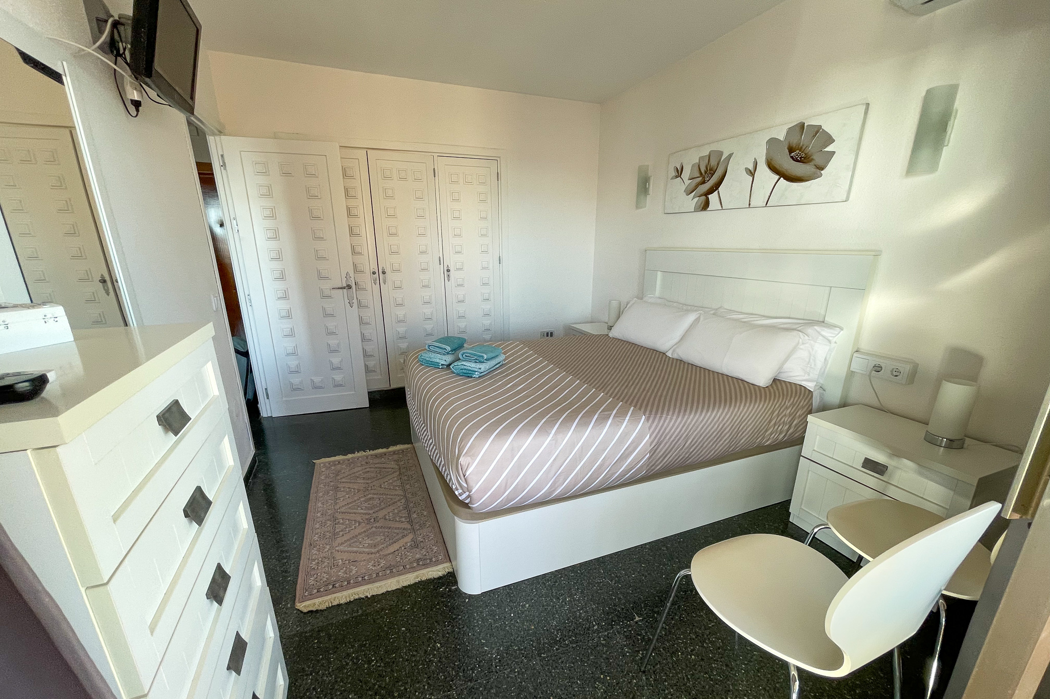 How to Get an AMAZING Airbnb Review Every Stay - Nothing Familiar
