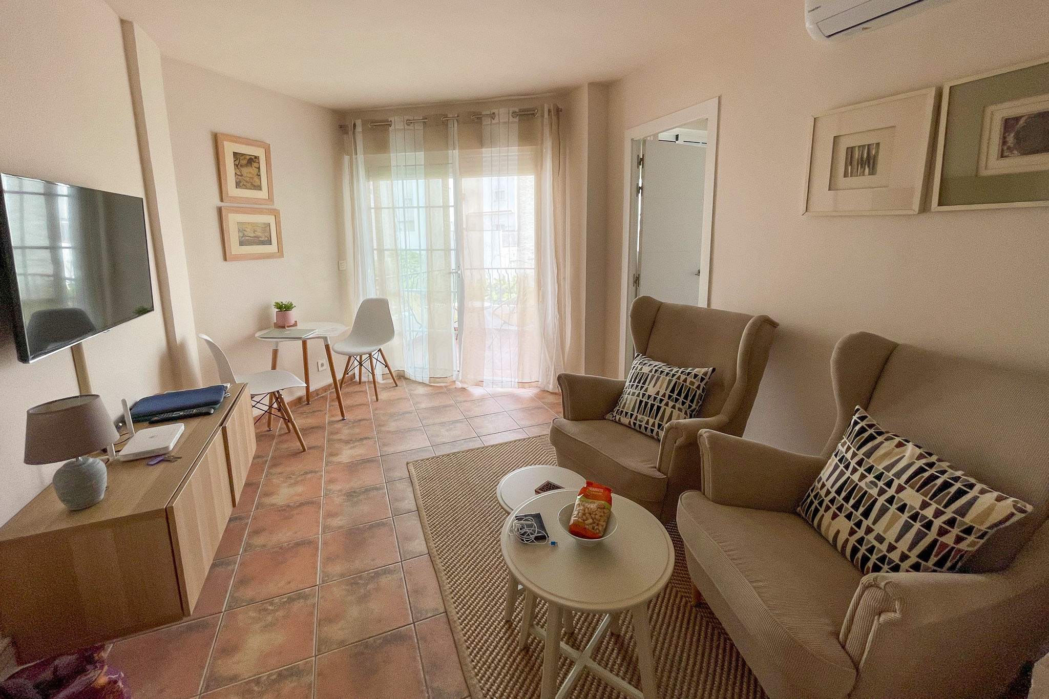 20 Super Helpful Airbnb Host Tips From Seasoned Travelers