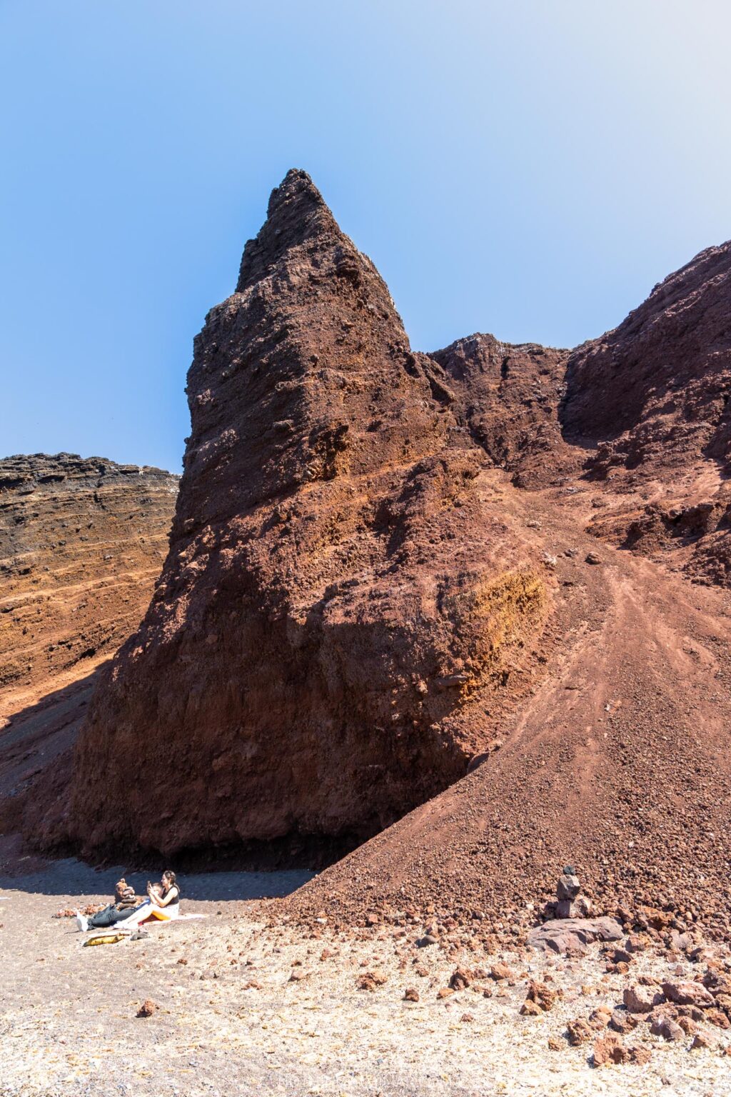 Is Red Beach Santorini Worth Visiting? (Read This Before You Go)